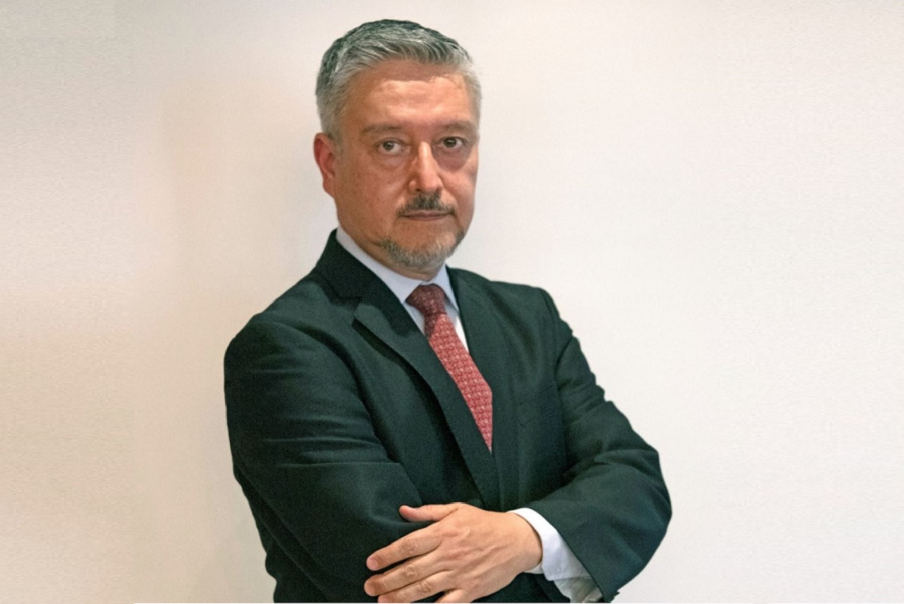 Oscar Graham jura como nuevo ministro de Economía y Finanzas